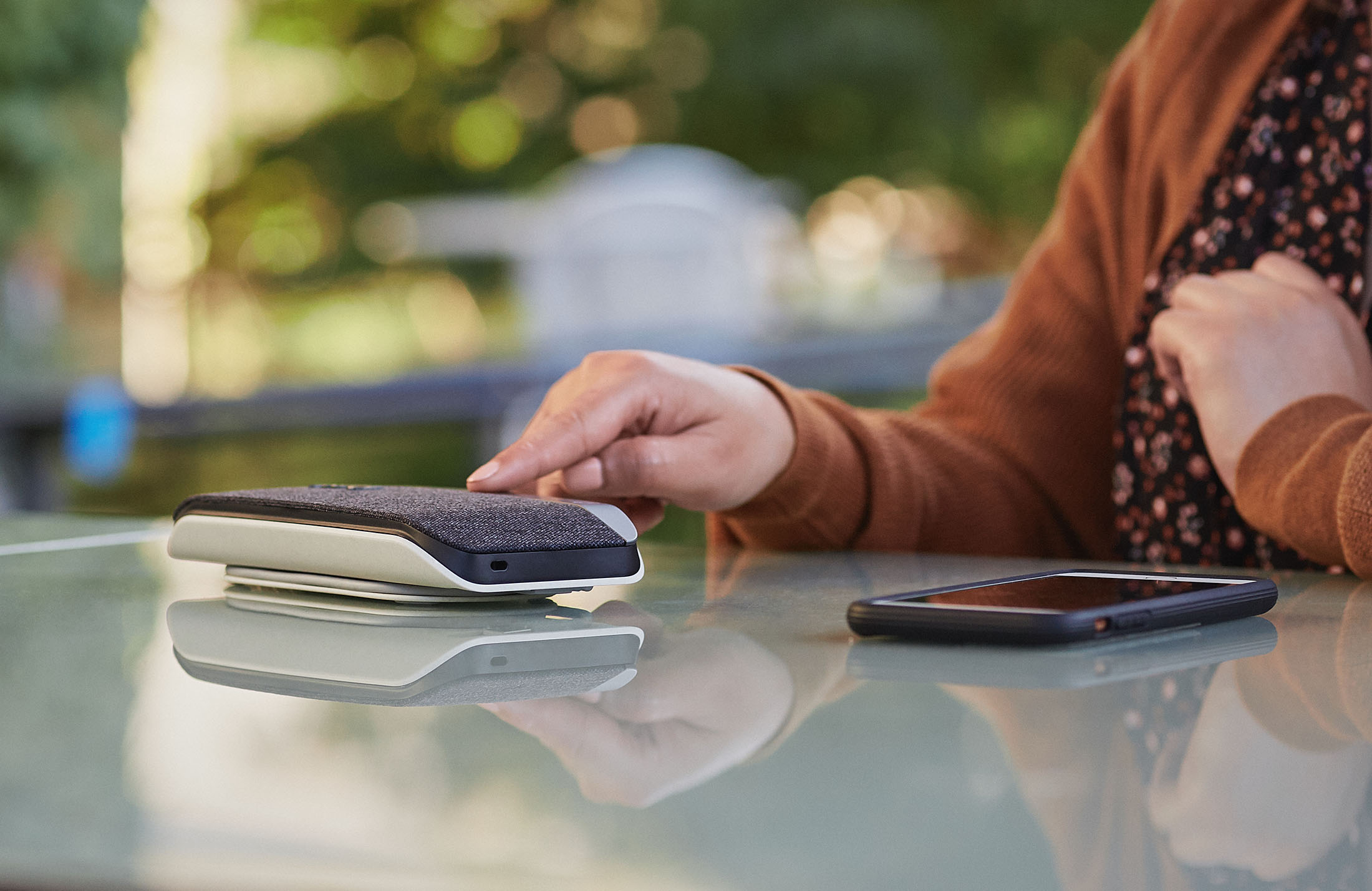 Poly Sync Series professional-quality audio for your home or office ...