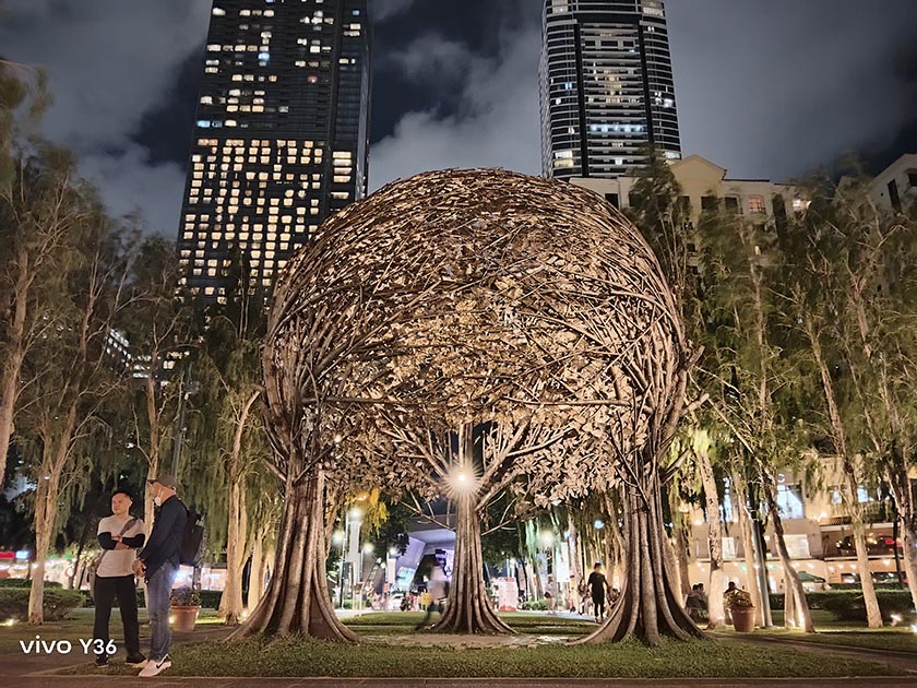 Explore BGC at night with vivo Y36 - MegaBites