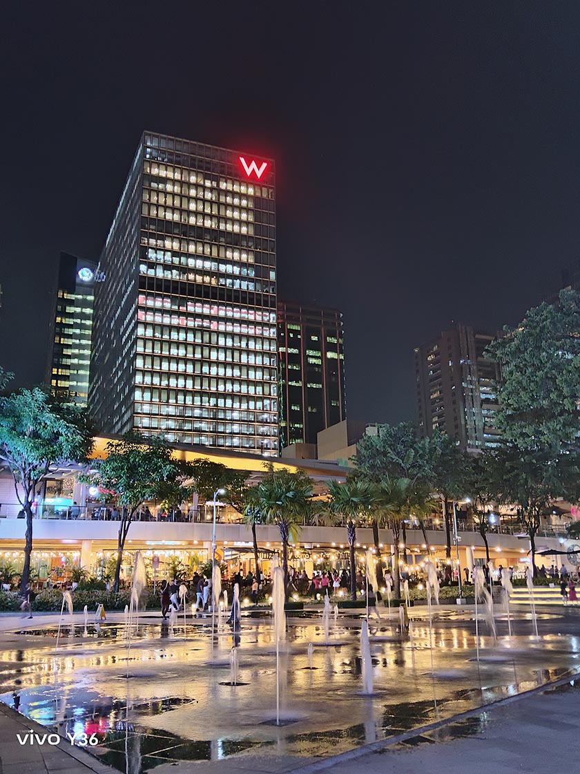 Explore BGC at night with vivo Y36 - MegaBites