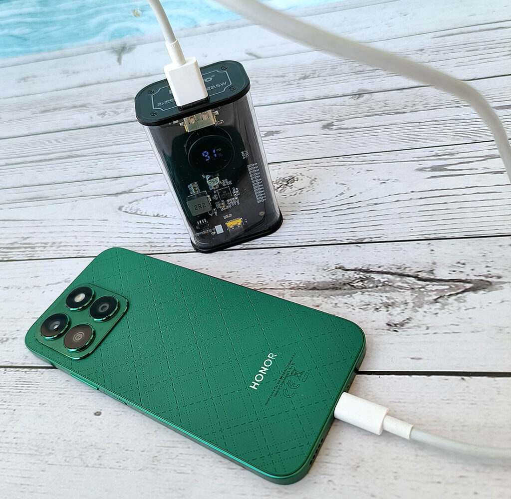 Review: Motivo H112 10,000mAh Power Bank - MegaBites