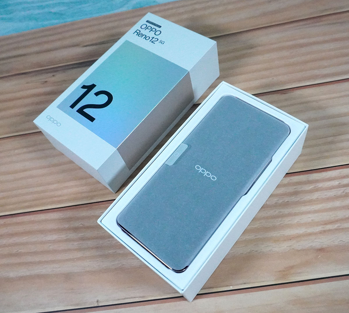 OPPO Reno 12 5G – Unboxing + First Look - MegaBites